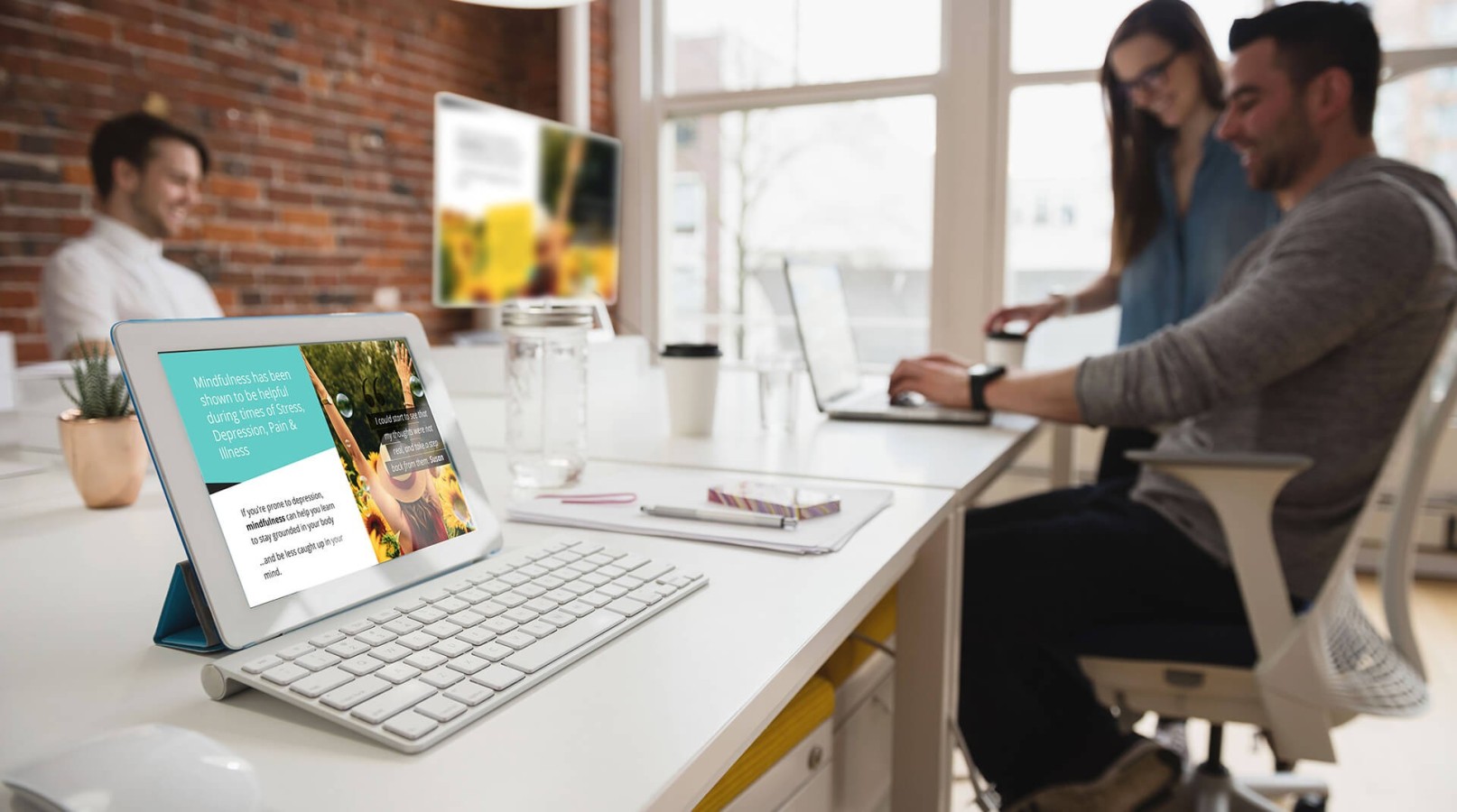 6 Ways to Make the Most of Your Corporate Screensavers to Entice ...